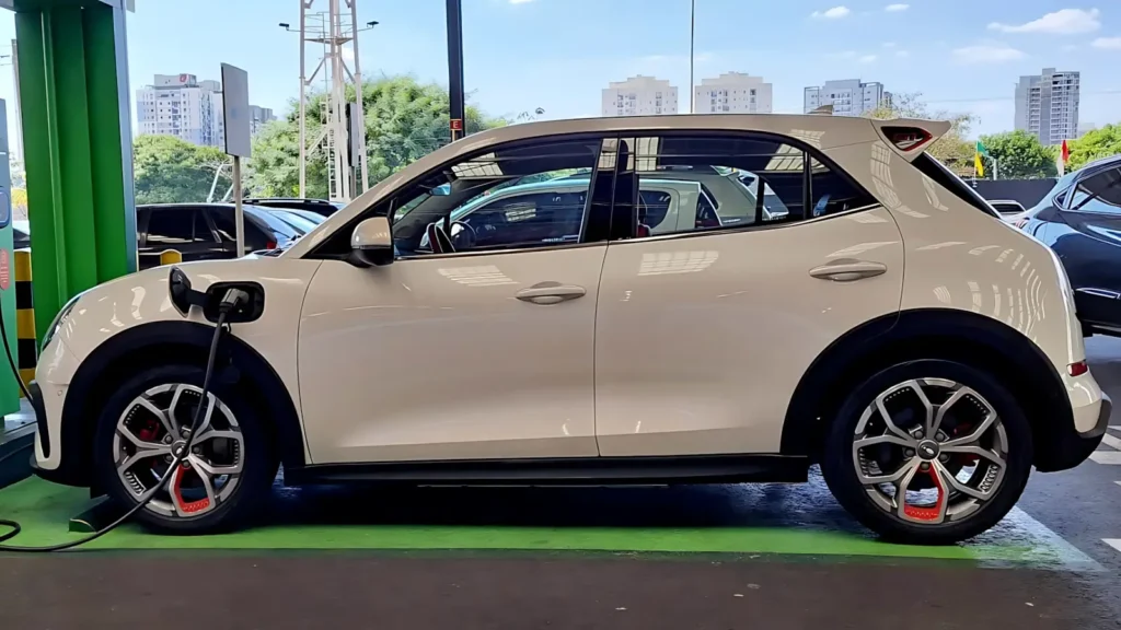 GWM Ora 03 2026: preços, teto solar e novas opções de cor no elétrico